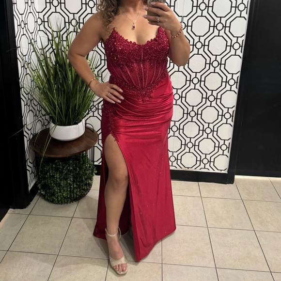 Ladivine | Dresses | Glamorous Scarlet Prom Dress With Beaded Bodice ...